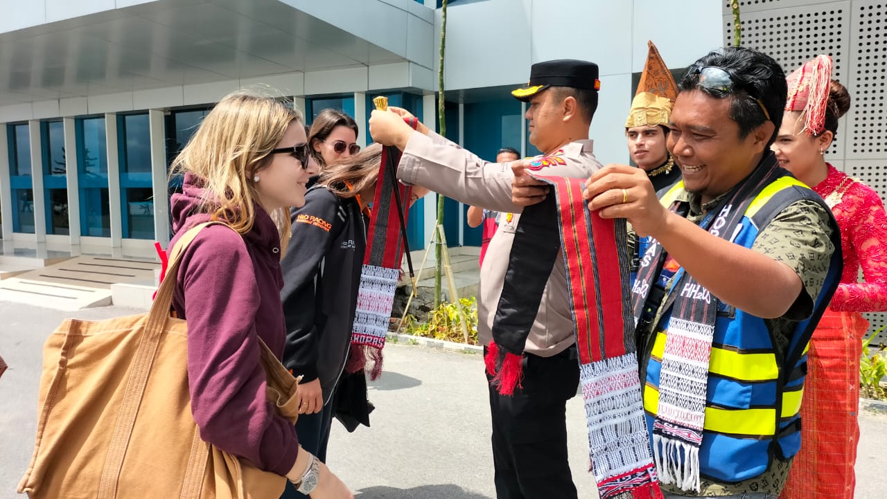 Polres Taput Sambut Kedatangan Delegasi F1 H20 di Pos Terpadu Bandara ... Polres Taput Sambut Kedatangan Delegasi F1 H20 di Pos Terpadu Bandara ...